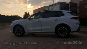White Cupra Terramar 2025 in Riga, with an engine capacity of 2.00 L and mileage of 10 thousand km for 34900 €, photo 5 on AUTOMOTO.COM.LV