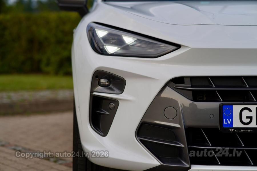 White Cupra Terramar 2025 in Riga, with an engine capacity of 2.00 L and mileage of 10 thousand km for 34900 €, photo 15 on AUTOMOTO.COM.LV