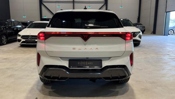 White Cupra Terramar 2025 in Riga, with an engine capacity of 2.00 L and mileage of 11 thousand km for 32490 €, photo 5 on AUTOMOTO.COM.LV