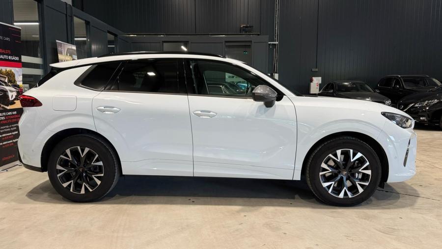 White Cupra Terramar 2025 in Riga, with an engine capacity of 2.00 L and mileage of 11 thousand km for 32490 €, photo 8 on AUTOMOTO.COM.LV