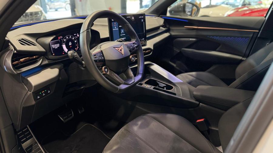 White Cupra Terramar 2025 in Riga, with an engine capacity of 2.00 L and mileage of 11 thousand km for 32490 €, photo 9 on AUTOMOTO.COM.LV