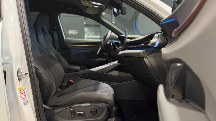White Cupra Terramar 2025 in Riga, with an engine capacity of 2.00 L and mileage of 11 thousand km for 32490 €, photo 19 on AUTOMOTO.COM.LV