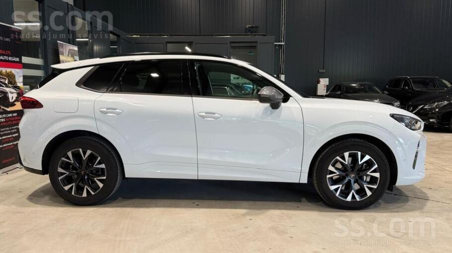 White Cupra Terramar 2025 in Riga, with an engine capacity of 2.00 L and mileage of 11 thousand km for 32490 €, photo 8 on AUTOMOTO.COM.LV