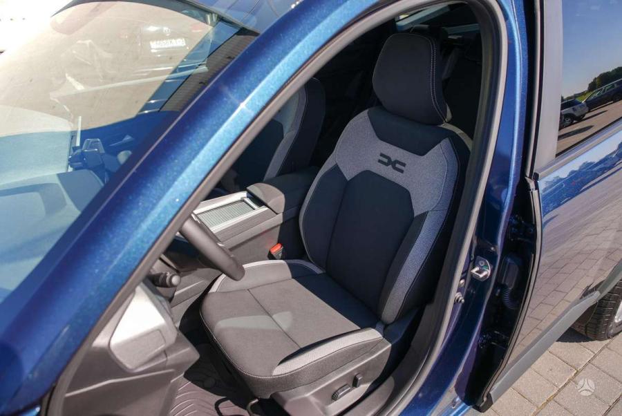 Blue Dacia Bigster 2025 in Marijampole, with an engine capacity of 1.80 L and mileage of 37 thousand km for 24950 €, photo 28 on AUTOMOTO.COM.LV