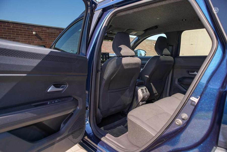 Blue Dacia Bigster 2025 in Marijampole, with an engine capacity of 1.80 L and mileage of 37 thousand km for 24950 €, photo 32 on AUTOMOTO.COM.LV