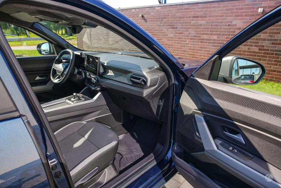 Blue Dacia Bigster 2025 in Marijampole, with an engine capacity of 1.80 L and mileage of 37 thousand km for 24950 €, photo 36 on AUTOMOTO.COM.LV