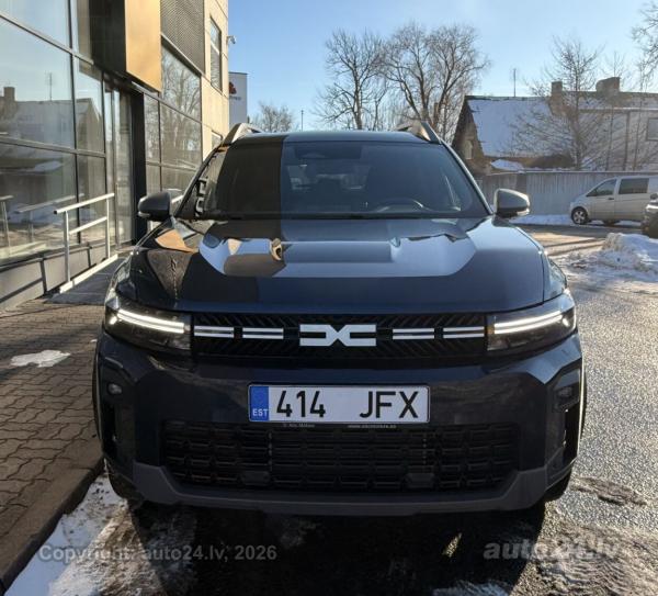 Zils Dacia Bigster 2025 Tallina, ar dzinēja tilpumu 1.80 L un nobraukumu 11 tūkst. km par 29990 €, foto 2 vietnē AUTOMOTO.COM.LV