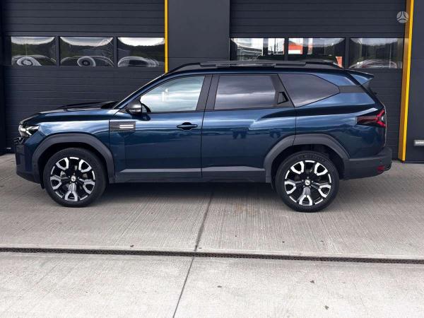 Blue Dacia Bigster 2025 in Vilnius, with an engine capacity of 1.80 L and mileage of 50 thousand km for 25000 €, photo 4 on AUTOMOTO.COM.LV