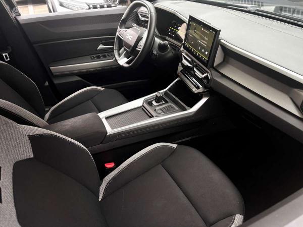 Blue Dacia Bigster 2025 in Vilnius, with an engine capacity of 1.80 L and mileage of 50 thousand km for 25000 €, photo 9 on AUTOMOTO.COM.LV