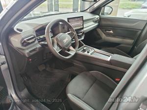 Grey Dacia Bigster 2025 in Tartu, with an engine capacity of 1.80 L and mileage of 11 thousand km for 32290 €, photo 6 on AUTOMOTO.COM.LV