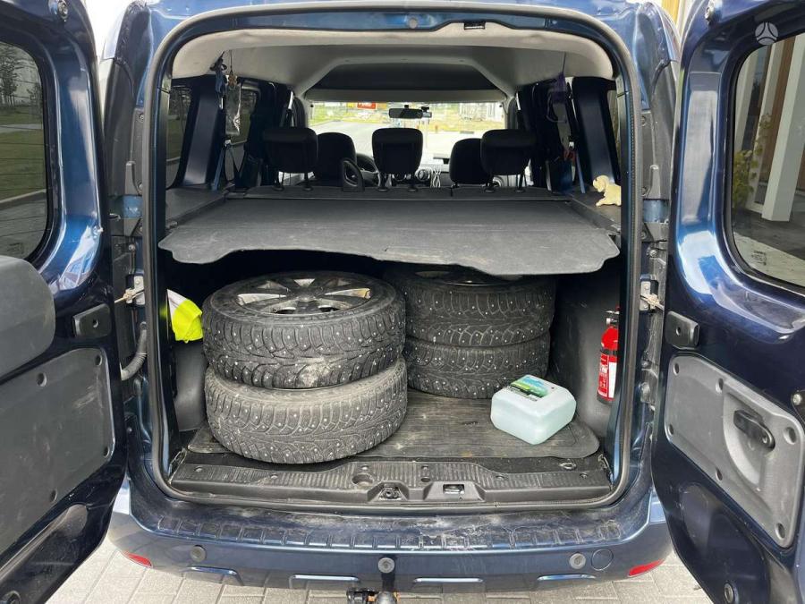 Blue Dacia Dokker 2016 in Tallinn, with an engine capacity of 1.46 L and mileage of 122 thousand km for 5490 €, photo 7 on AUTOMOTO.COM.LV