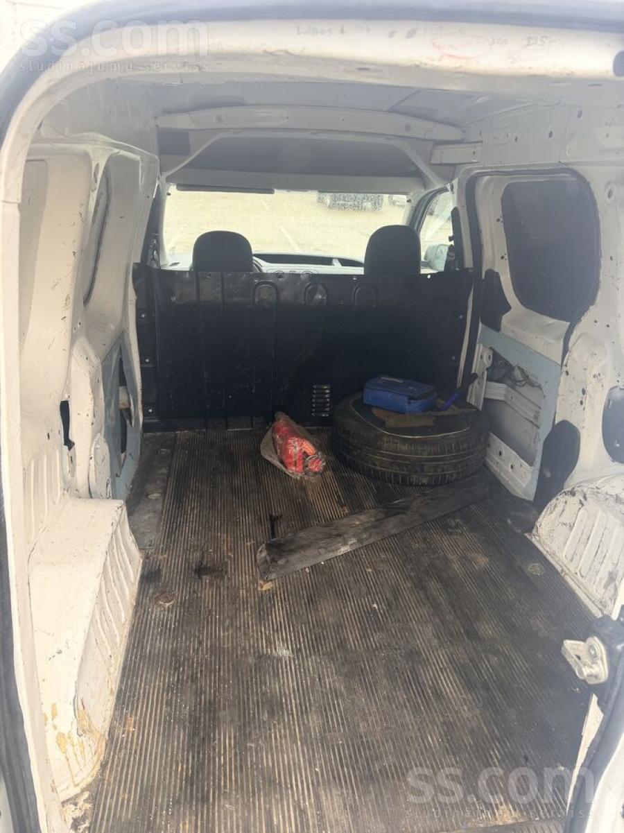 White Dacia Dokker 2013 in Riga, with an engine capacity of 1.50 L and mileage of 297 thousand km for 1600 €, photo 9 on AUTOMOTO.COM.LV