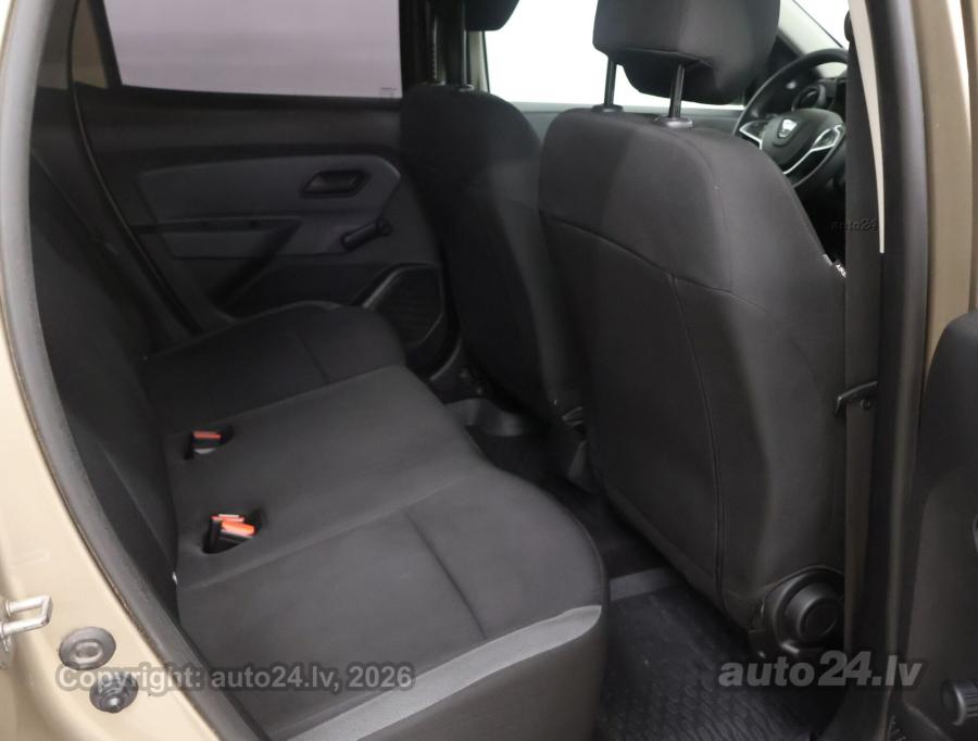 Beige Dacia Duster 2019 in Tallinn, with an engine capacity of 1.60 L and mileage of 121 thousand km for 9990 €, photo 10 on AUTOMOTO.COM.LV