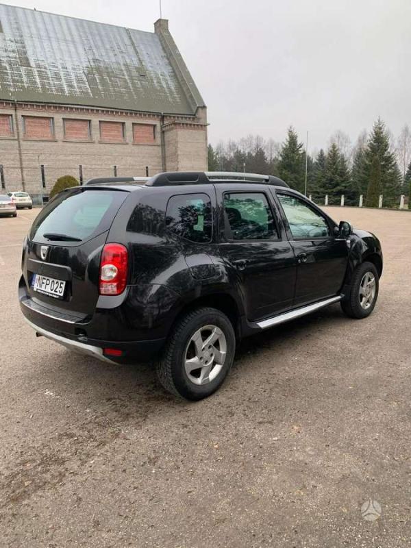 Black Dacia Duster 2010 in Alytus, with an engine capacity of 1.60 L and mileage of 158 thousand km for 4900 €, photo 8 on AUTOMOTO.COM.LV