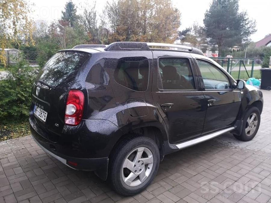 Black Dacia Duster 2010 in Riga, with an engine capacity of 1.50 L and mileage of 276 thousand km for 4600 €, photo 5 on AUTOMOTO.COM.LV