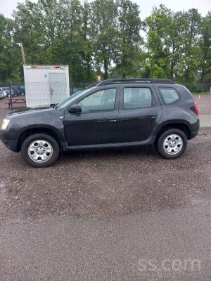 Black Dacia Duster 2011 in Cesis, with an engine capacity of 1.50 L and mileage of 178 thousand km for 5990 €, photo 7 on AUTOMOTO.COM.LV