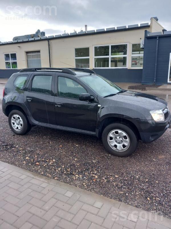 Black Dacia Duster 2011 in Cesis, with an engine capacity of 1.50 L and mileage of 178 thousand km for 5990 €, photo 8 on AUTOMOTO.COM.LV