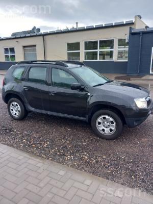 Black Dacia Duster 2011 in Cesis, with an engine capacity of 1.50 L and mileage of 178 thousand km for 5990 €, photo 8 on AUTOMOTO.COM.LV