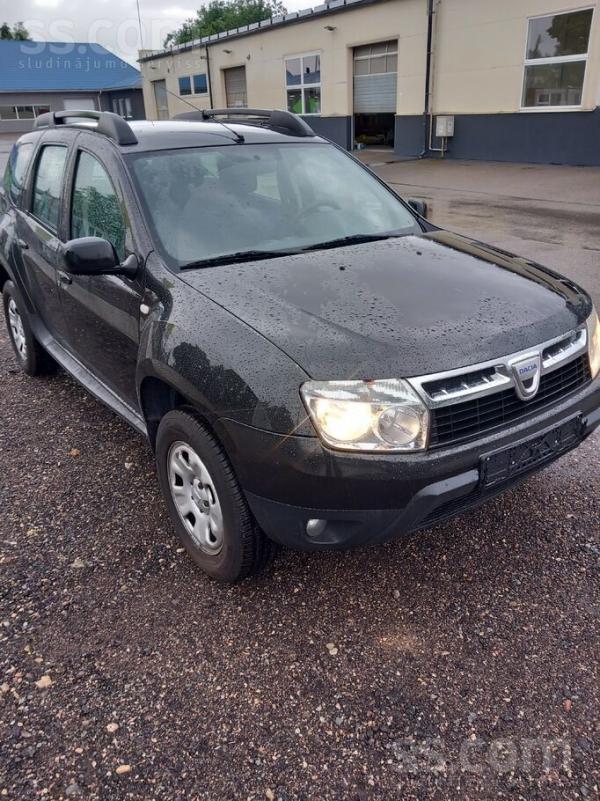 Black Dacia Duster 2011 in Cesis, with an engine capacity of 1.50 L and mileage of 178 thousand km for 5990 €, photo 9 on AUTOMOTO.COM.LV