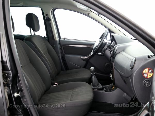 Black Dacia Duster 2011 in Tallinn, with an engine capacity of 1.50 L and mileage of 178 thousand km for 3999 €, photo 6 on AUTOMOTO.COM.LV