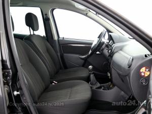 Black Dacia Duster 2011 in Tallinn, with an engine capacity of 1.50 L and mileage of 178 thousand km for 3999 €, photo 7 on AUTOMOTO.COM.LV