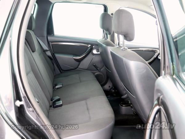 Black Dacia Duster 2011 in Tallinn, with an engine capacity of 1.50 L and mileage of 178 thousand km for 3999 €, photo 7 on AUTOMOTO.COM.LV
