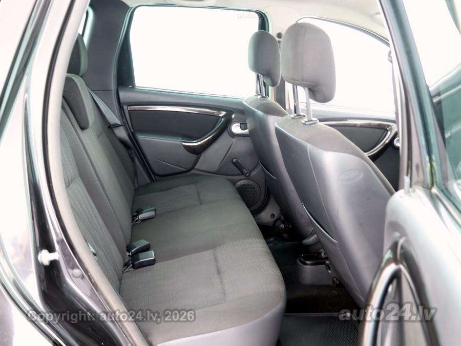 Black Dacia Duster 2011 in Tallinn, with an engine capacity of 1.50 L and mileage of 178 thousand km for 3999 €, photo 8 on AUTOMOTO.COM.LV