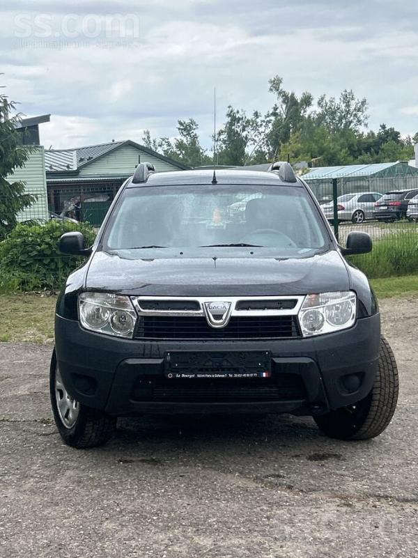 Black Dacia Duster 2011 in Daugavpils, with an engine capacity of 1.50 L and mileage of 212 thousand km for 3850 €, photo 1 on AUTOMOTO.COM.LV