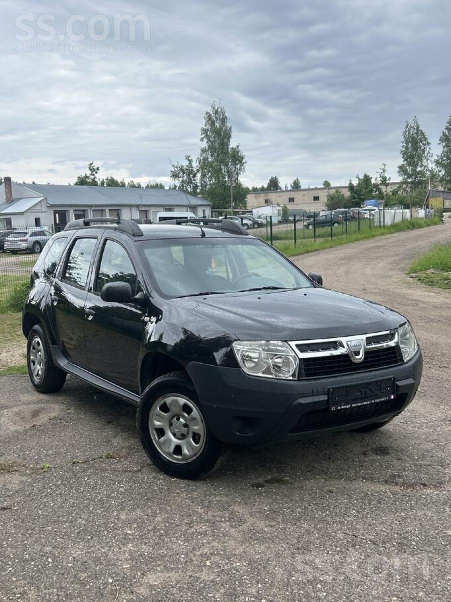 Black Dacia Duster 2011 in Daugavpils, with an engine capacity of 1.50 L and mileage of 212 thousand km for 3850 €, photo 3 on AUTOMOTO.COM.LV