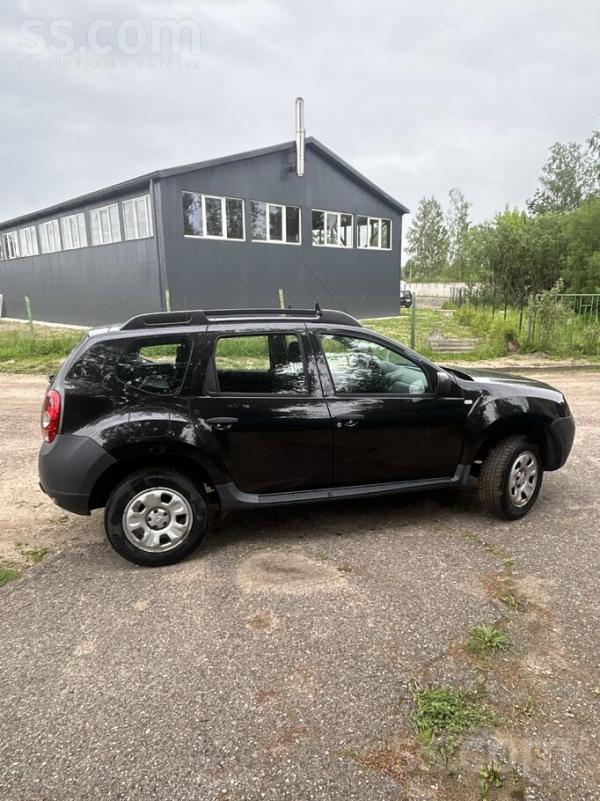 Black Dacia Duster 2011 in Daugavpils, with an engine capacity of 1.50 L and mileage of 212 thousand km for 3850 €, photo 3 on AUTOMOTO.COM.LV