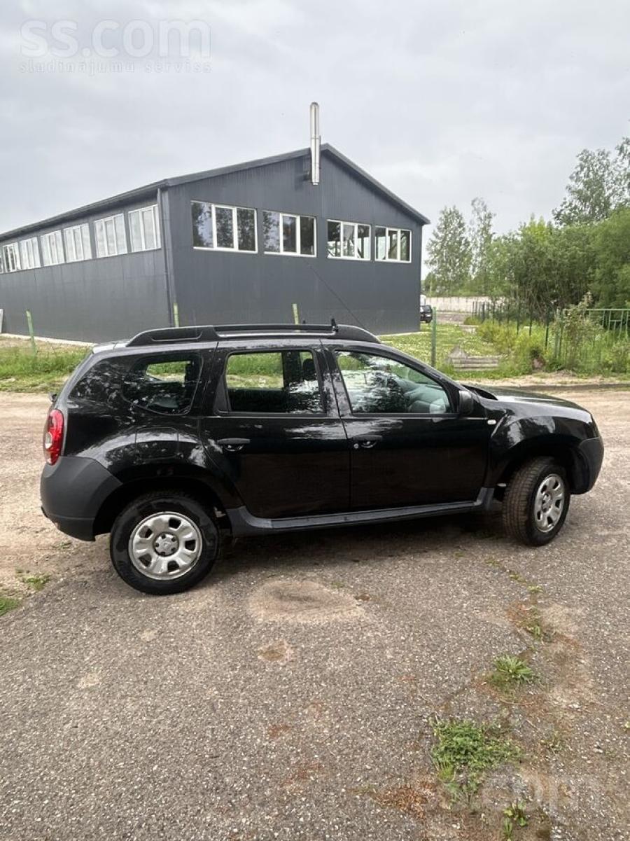 Black Dacia Duster 2011 in Daugavpils, with an engine capacity of 1.50 L and mileage of 212 thousand km for 3850 €, photo 4 on AUTOMOTO.COM.LV