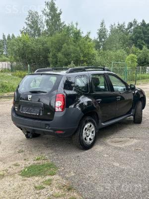 Black Dacia Duster 2011 in Daugavpils, with an engine capacity of 1.50 L and mileage of 212 thousand km for 3850 €, photo 5 on AUTOMOTO.COM.LV