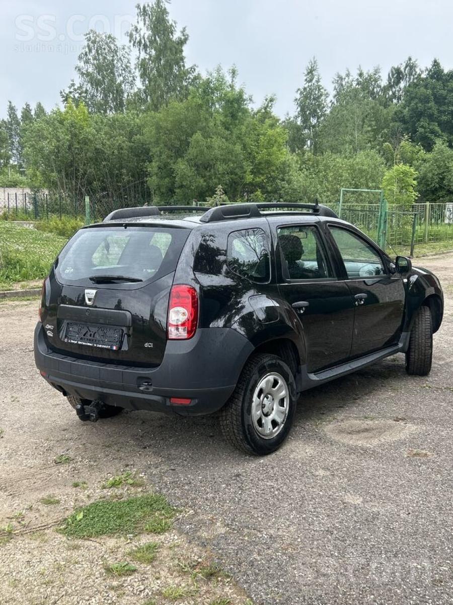 Black Dacia Duster 2011 in Daugavpils, with an engine capacity of 1.50 L and mileage of 212 thousand km for 3850 €, photo 5 on AUTOMOTO.COM.LV