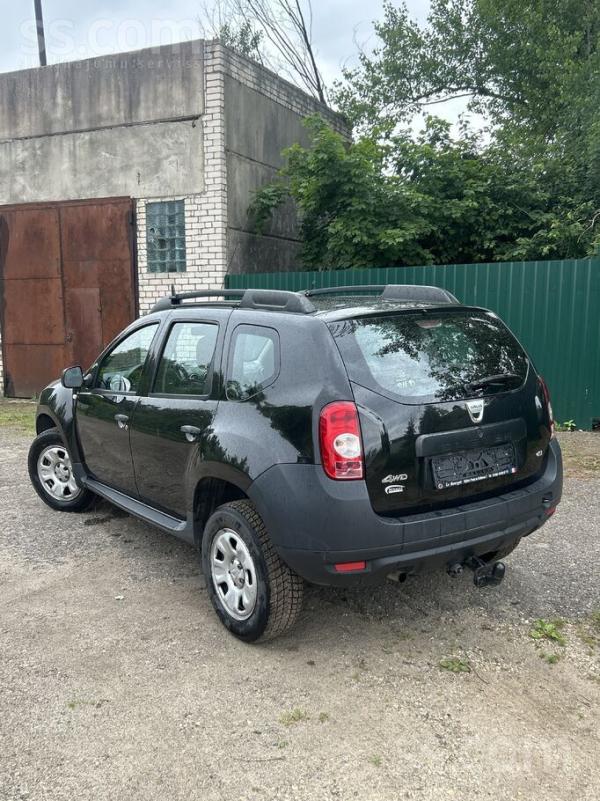 Black Dacia Duster 2011 in Daugavpils, with an engine capacity of 1.50 L and mileage of 212 thousand km for 3850 €, photo 6 on AUTOMOTO.COM.LV