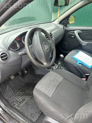Black Dacia Duster 2011 in Daugavpils, with an engine capacity of 1.50 L and mileage of 212 thousand km for 3850 €, photo 13 on AUTOMOTO.COM.LV