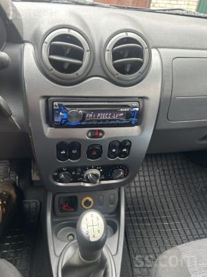 Black Dacia Duster 2011 in Daugavpils, with an engine capacity of 1.50 L and mileage of 212 thousand km for 3850 €, photo 14 on AUTOMOTO.COM.LV
