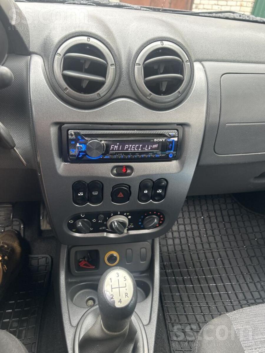 Black Dacia Duster 2011 in Daugavpils, with an engine capacity of 1.50 L and mileage of 212 thousand km for 3850 €, photo 14 on AUTOMOTO.COM.LV