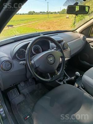 Black Dacia Duster 2011 in Ventspils, with an engine capacity of 1.60 L and mileage of 169 thousand km for 7700 €, photo 3 on AUTOMOTO.COM.LV