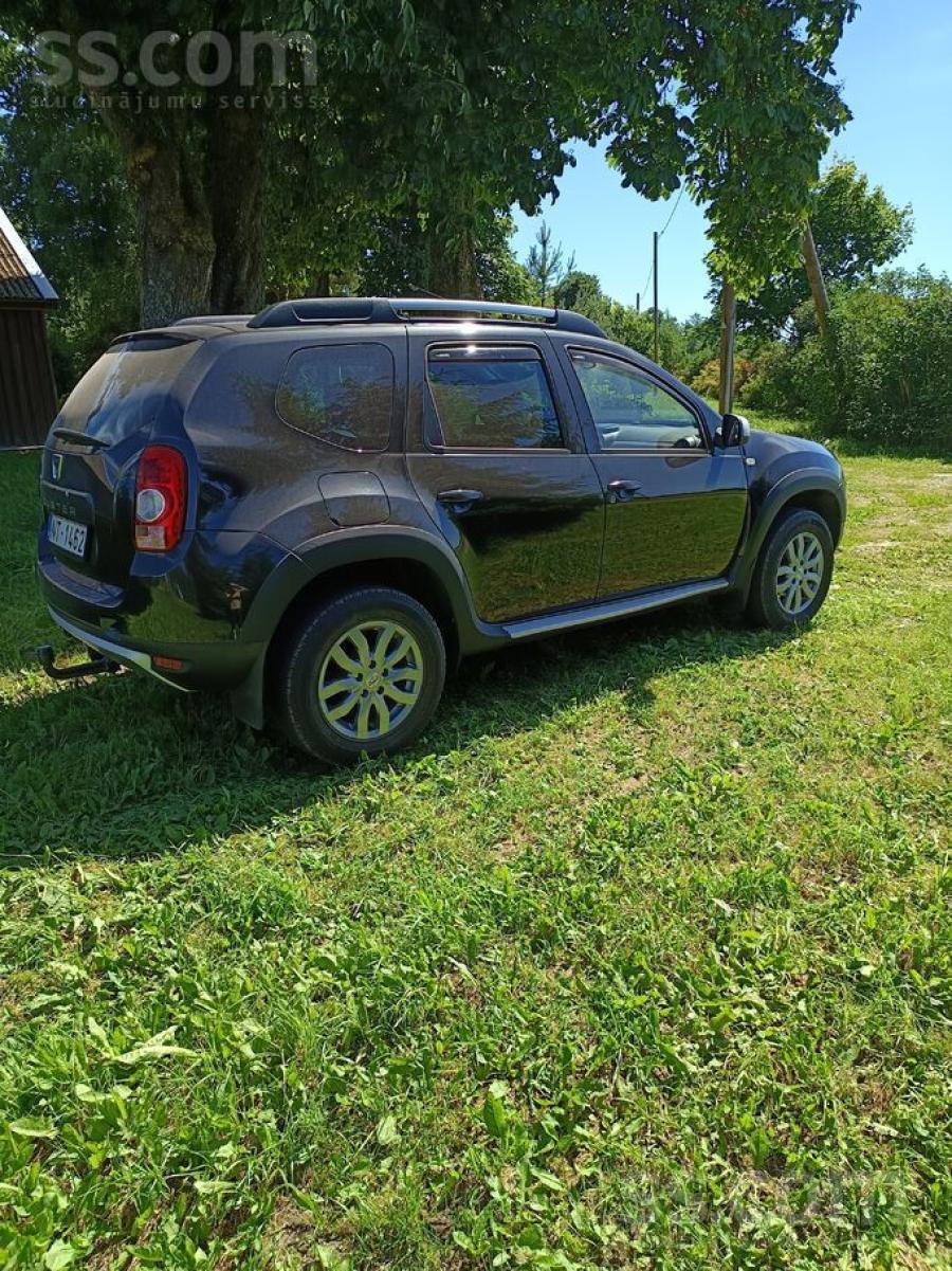 Black Dacia Duster 2011 in Ventspils, with an engine capacity of 1.60 L and mileage of 169 thousand km for 7700 €, photo 4 on AUTOMOTO.COM.LV