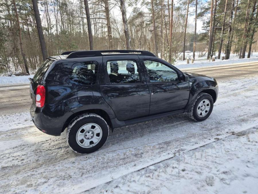 Black Dacia Duster 2012 in Taurage, with an engine capacity of 1.46 L and mileage of 205 thousand km for 4400 €, photo 4 on AUTOMOTO.COM.LV