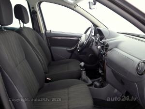 Melns Dacia Duster 2012 Tallina, ar dzinēja tilpumu 1.50 L un nobraukumu 179 tūkst. km par 3999 €, foto 7 vietnē AUTOMOTO.COM.LV