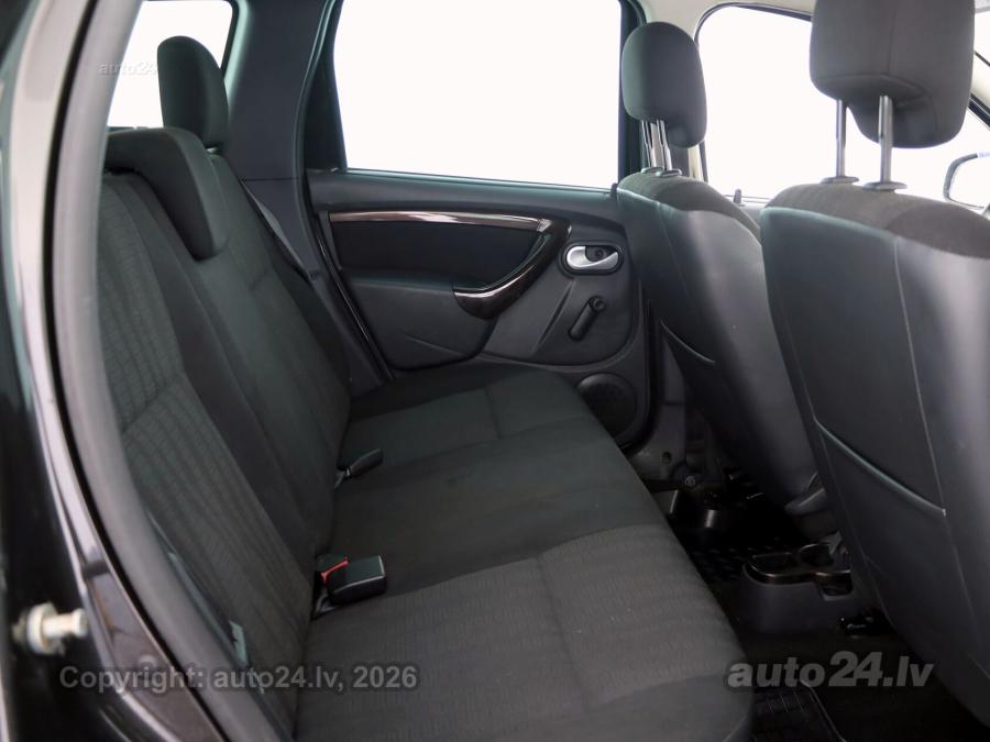Melns Dacia Duster 2012 Tallina, ar dzinēja tilpumu 1.50 L un nobraukumu 179 tūkst. km par 3999 €, foto 8 vietnē AUTOMOTO.COM.LV
