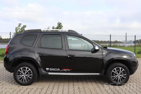Black Dacia Duster 2012 in Riga, with an engine capacity of 1.50 L and mileage of 0 thousand km for 4350 €, photo 6 on AUTOMOTO.COM.LV