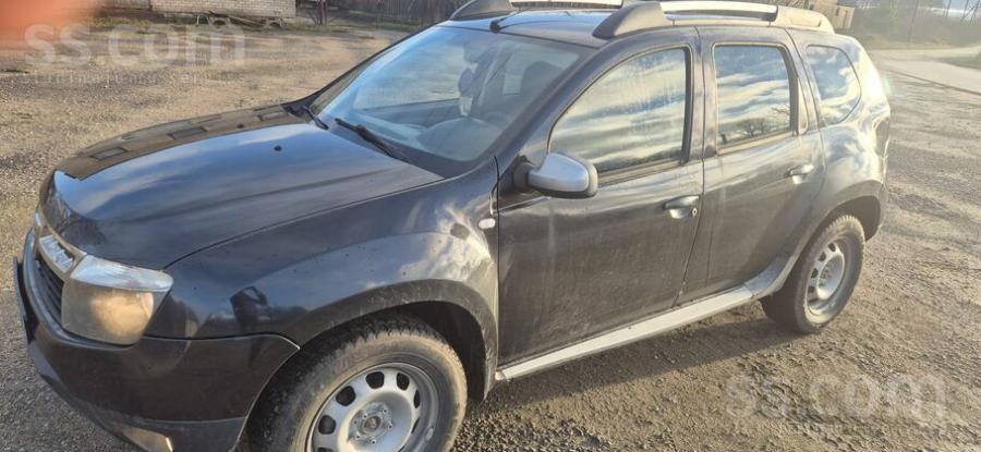 Black Dacia Duster 2013 in Liepaja, with an engine capacity of 1.50 L and mileage of 0 thousand km for 4050 €, photo 3 on AUTOMOTO.COM.LV