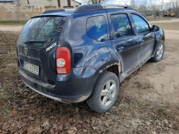 Black Dacia Duster 2013 in Madona, with an engine capacity of 1.50 L and mileage of 389 thousand km for 2750 €, photo 3 on AUTOMOTO.COM.LV