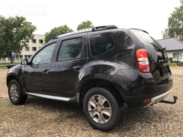 Black Dacia Duster 2014 in Valmiera, with an engine capacity of 1.20 L and mileage of 101 thousand km for 6790 €, photo 4 on AUTOMOTO.COM.LV