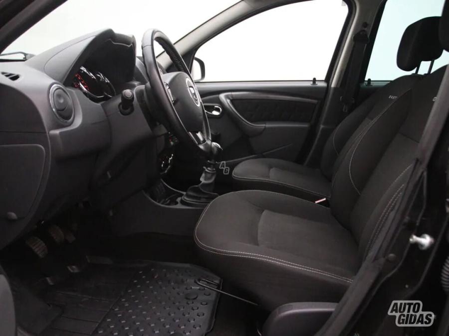 Black Dacia Duster 2014 in Vilnius, with an engine capacity of 1.20 L and mileage of 170 thousand km for 6399 €, photo 5 on AUTOMOTO.COM.LV
