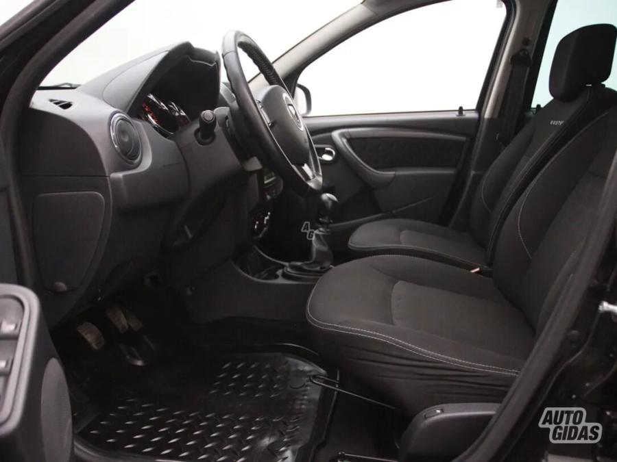 Black Dacia Duster 2014 in Vilnius, with an engine capacity of 1.20 L and mileage of 195 thousand km for 6099 €, photo 5 on AUTOMOTO.COM.LV