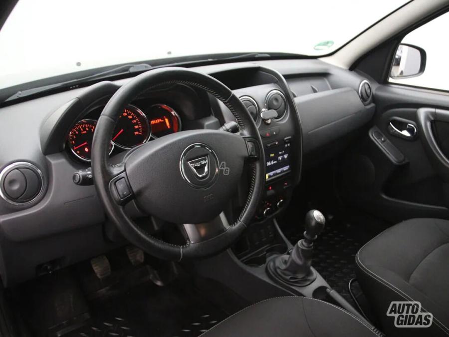 Black Dacia Duster 2014 in Vilnius, with an engine capacity of 1.20 L and mileage of 195 thousand km for 6099 €, photo 17 on AUTOMOTO.COM.LV