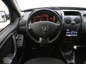 Black Dacia Duster 2014 in Vilnius, with an engine capacity of 1.20 L and mileage of 195 thousand km for 6099 €, photo 18 on AUTOMOTO.COM.LV